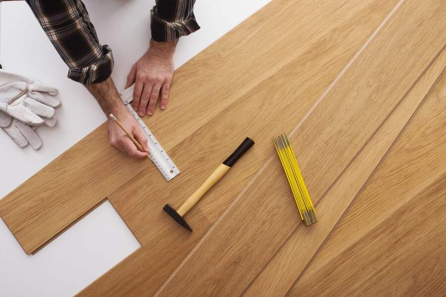 How to Stagger Vinyl Plank Flooring for Professional Look - HomeBriefings