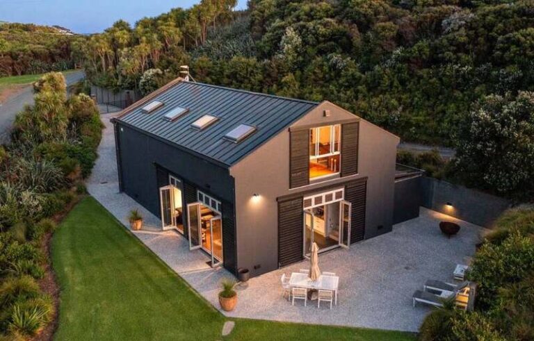 25 Modern Suburban House Designs of 2024 - Home Briefings
