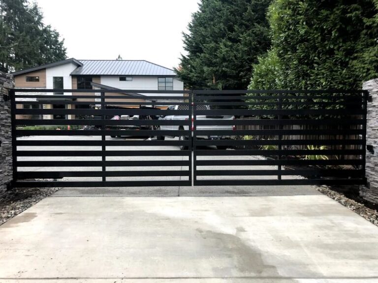 13 Inexpensive Driveway Gate Ideas For Stylish Landscape - Home Briefings