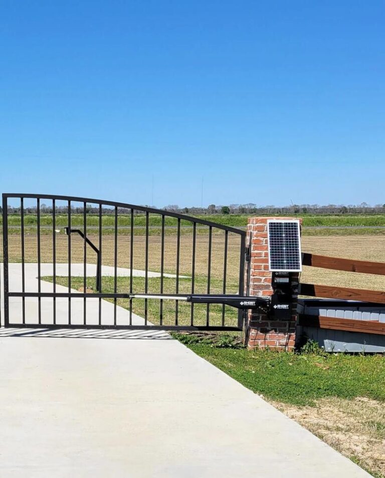 13 Inexpensive Driveway Gate Ideas For Stylish Landscape - Home Briefings