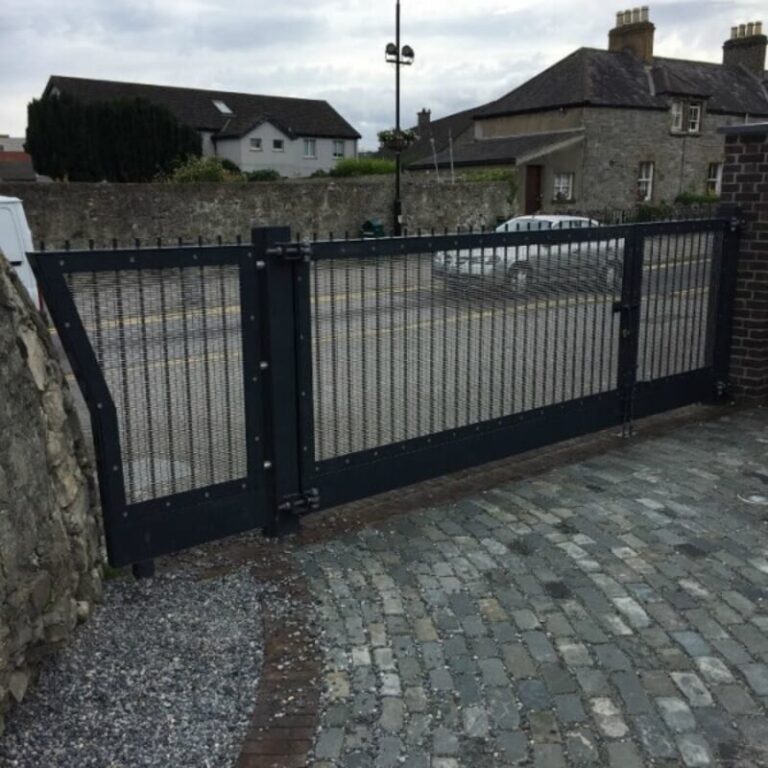 13 Inexpensive Driveway Gate Ideas For Stylish Landscape - Home Briefings