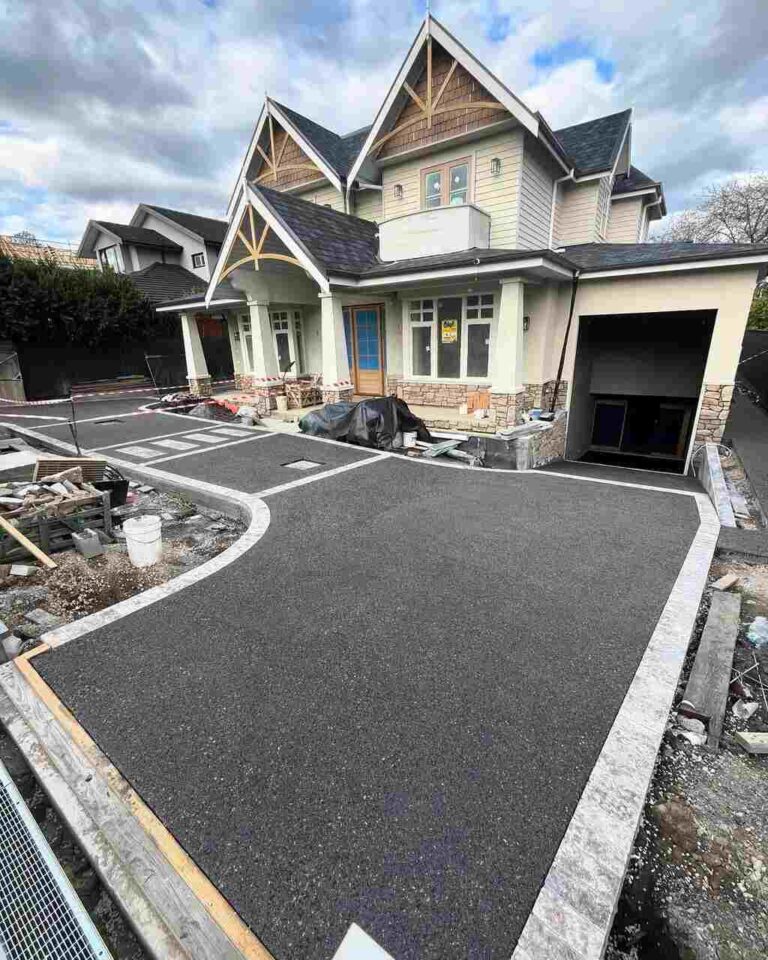 20 Stunning Half Circle Driveway Ideas for Small Yards - Home Briefings