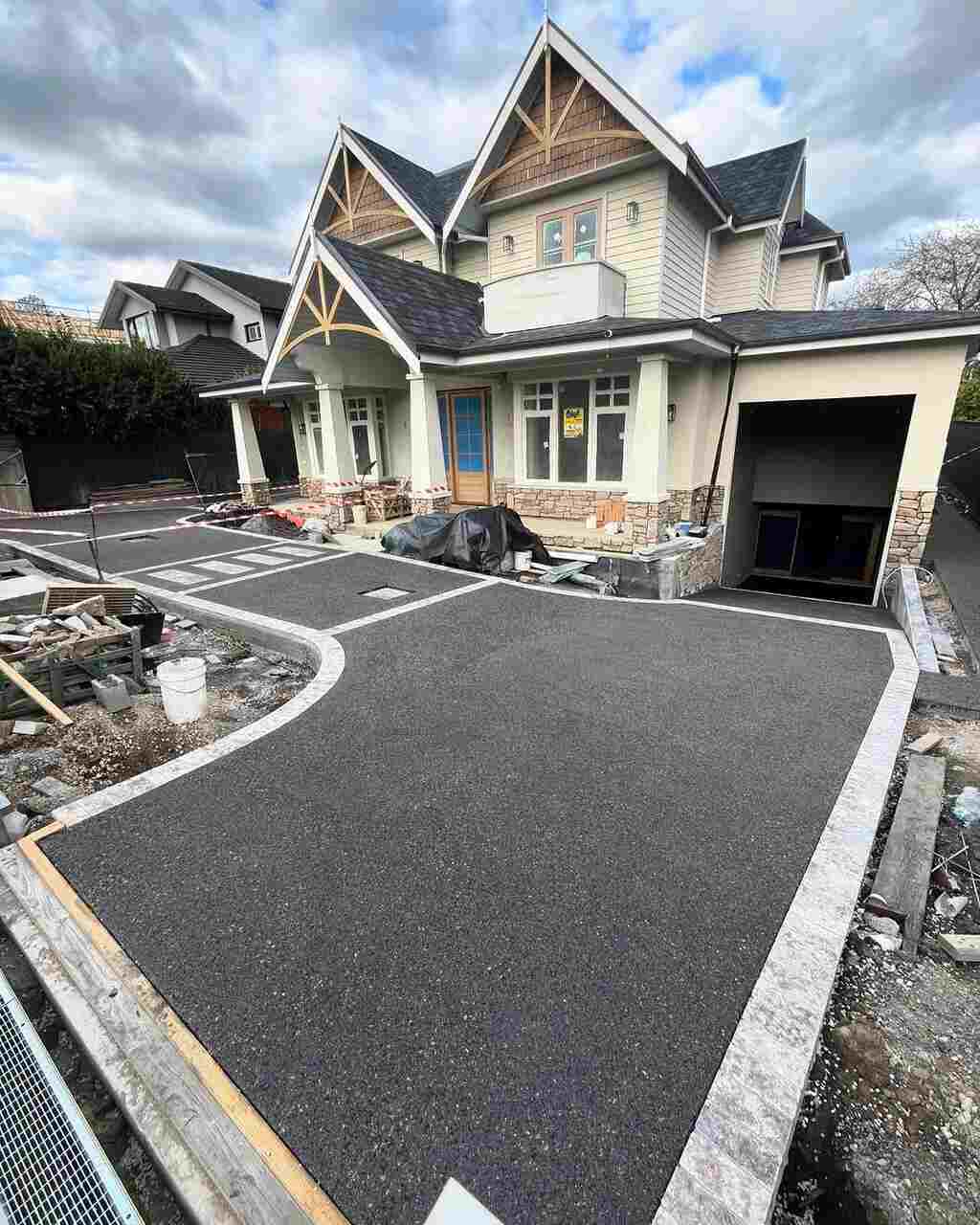 20 Stunning Half Circle Driveway Ideas for Small Yards - Home Briefings
