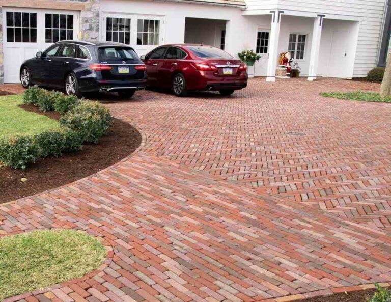 20 Stunning Half Circle Driveway Ideas for Small Yards - Home Briefings