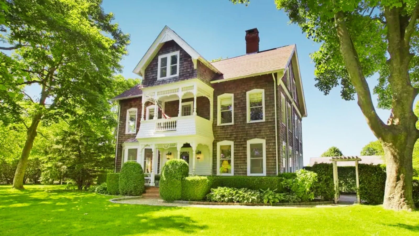 Where Does Jimmy Fallon Live? His Hamptons Home - Home Briefings